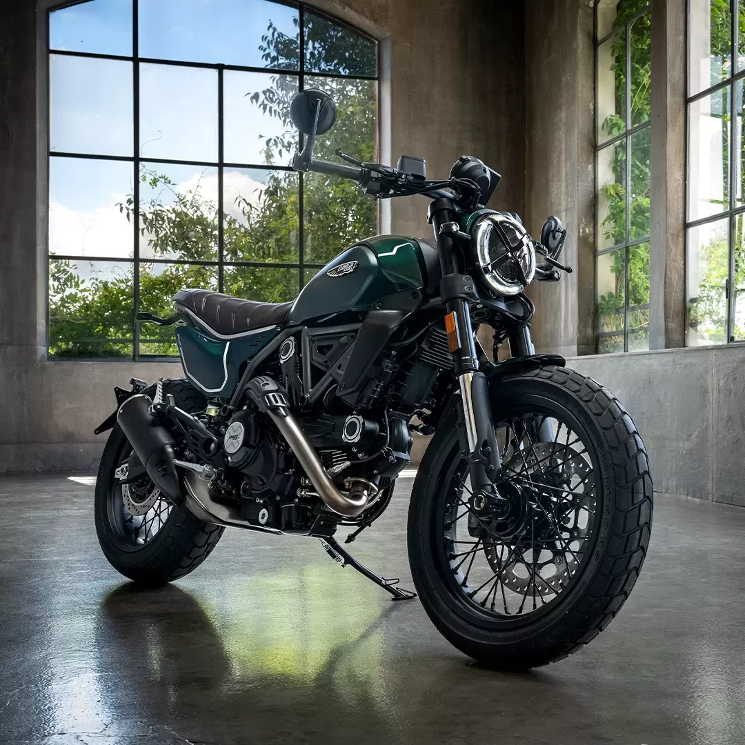 A new Emerald Green livery for the Nightshift, the post-heritage icon of the Ducati Scrambler family